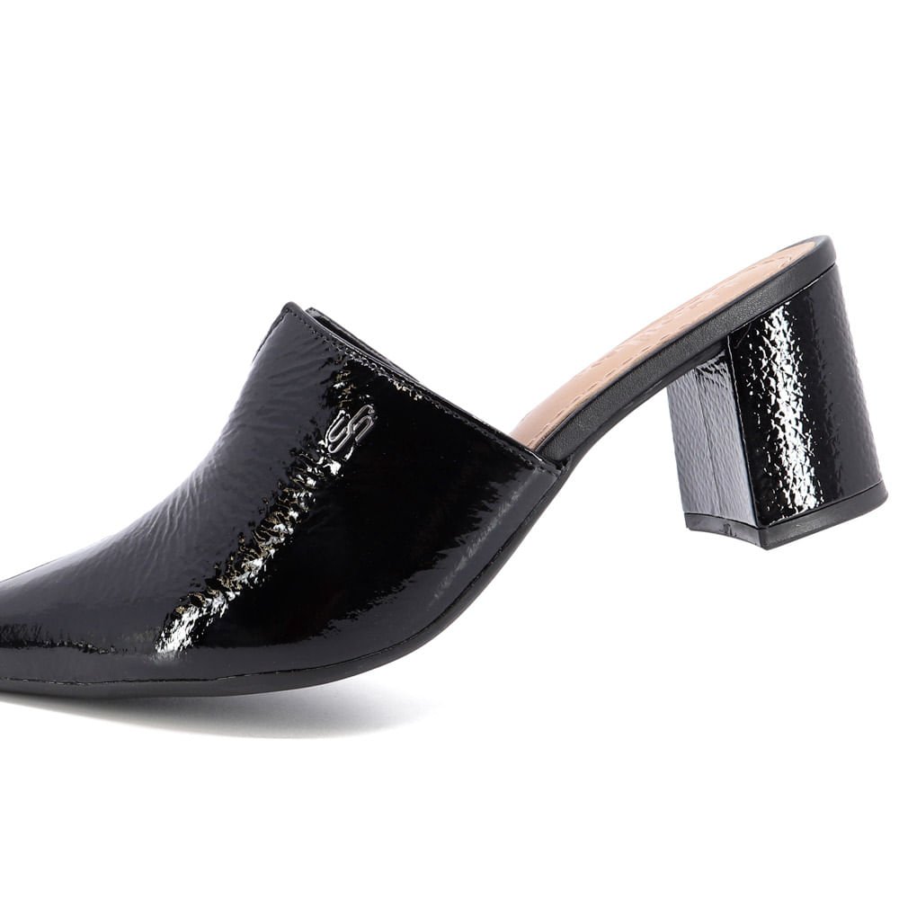 Mule Preta Bico Fino Verniz Preto