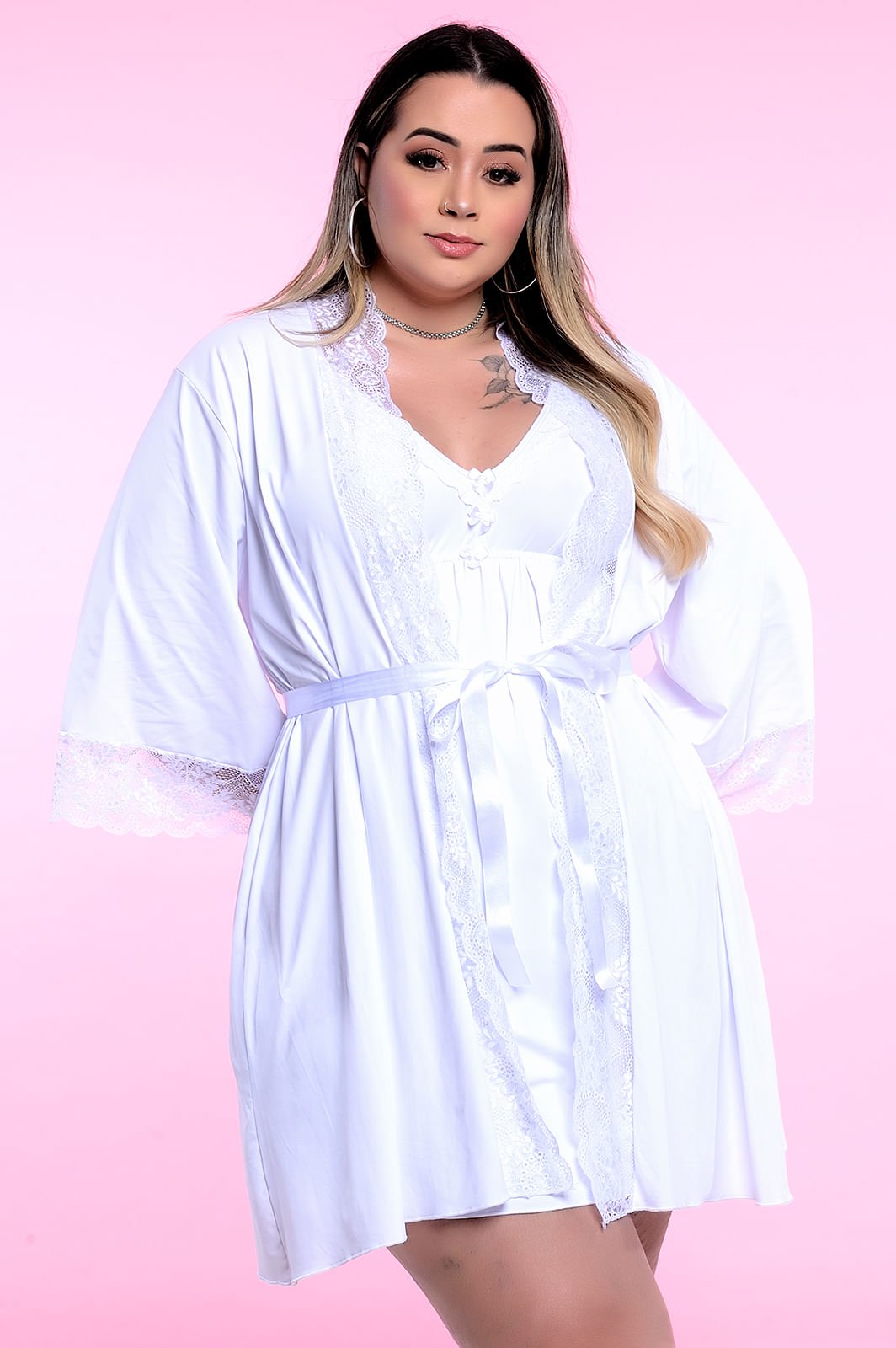 Robe em Liganete Manga 3/4 Branco com Renda e Amarração na Cintura Plus ...