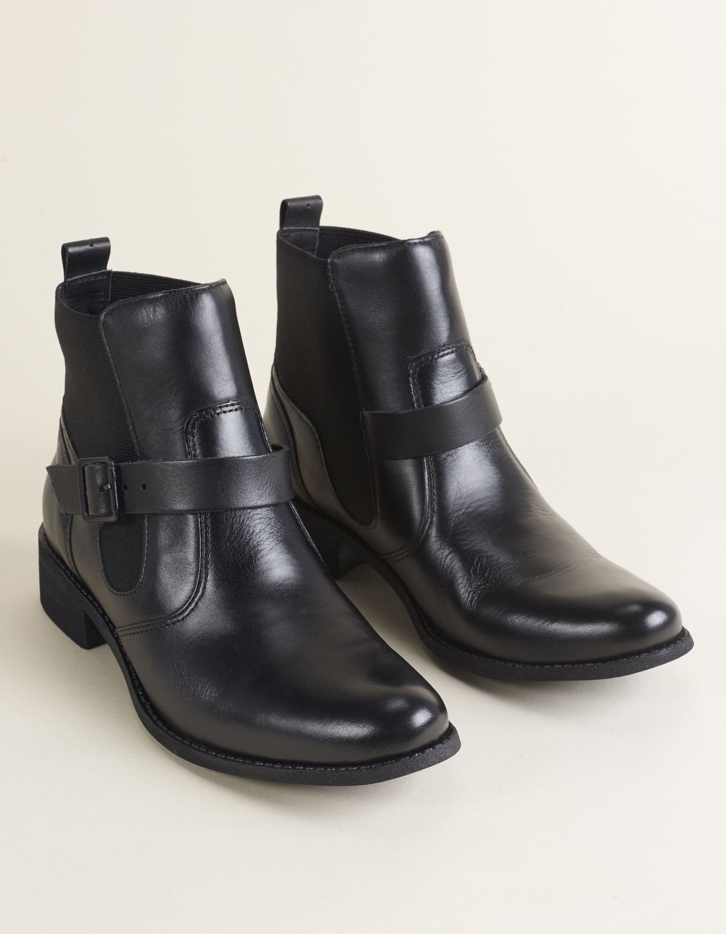 Bota Couro Fivela - Preto Preto