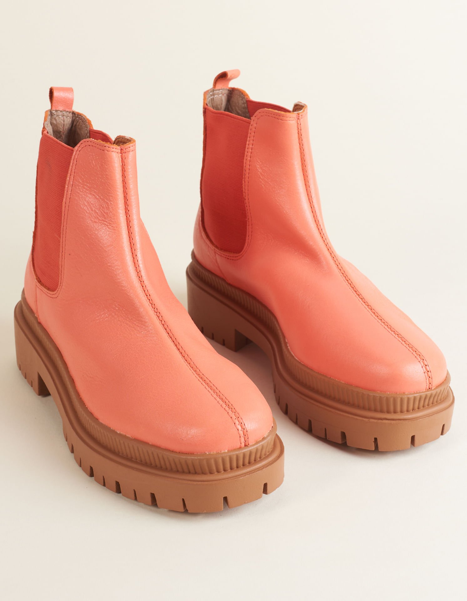 Bota Via Mia Chelsea Couro Encerado Feminino Vermelho - Renner