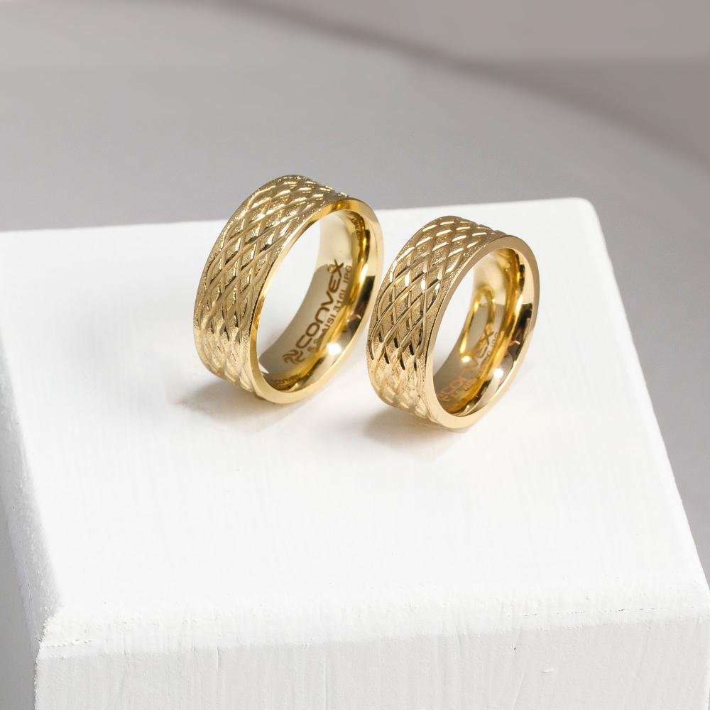 Aliança de Namoro Diamond 21 7.50mm Gold IPG Dourado