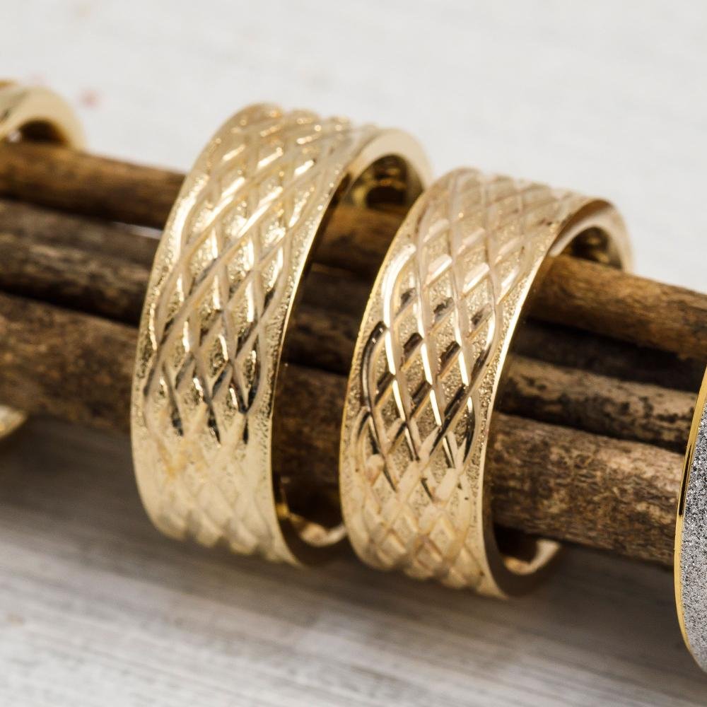 Aliança de Namoro Diamond 21 7.50mm Gold IPG Dourado