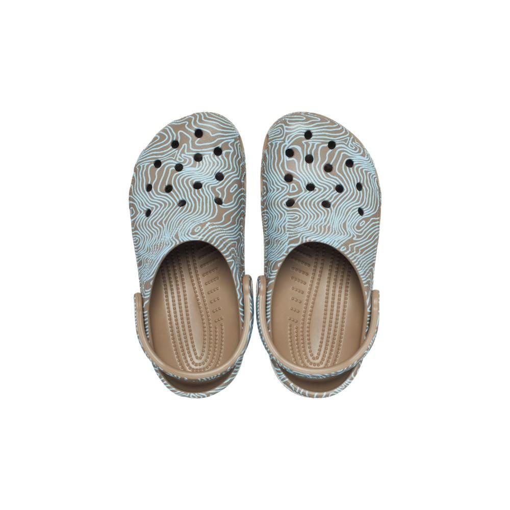Sandália crocs classic topographic clog khaki/multi Multicores