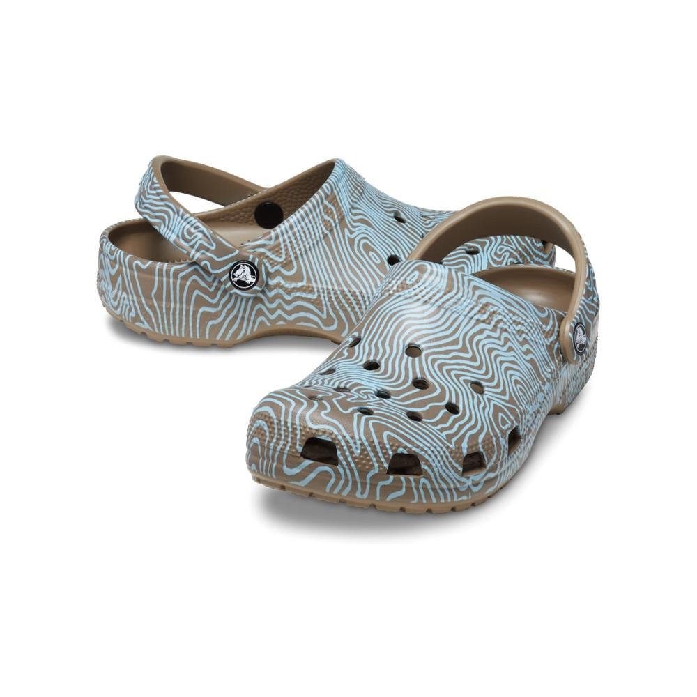 Sandália crocs classic topographic clog khaki/multi Multicores