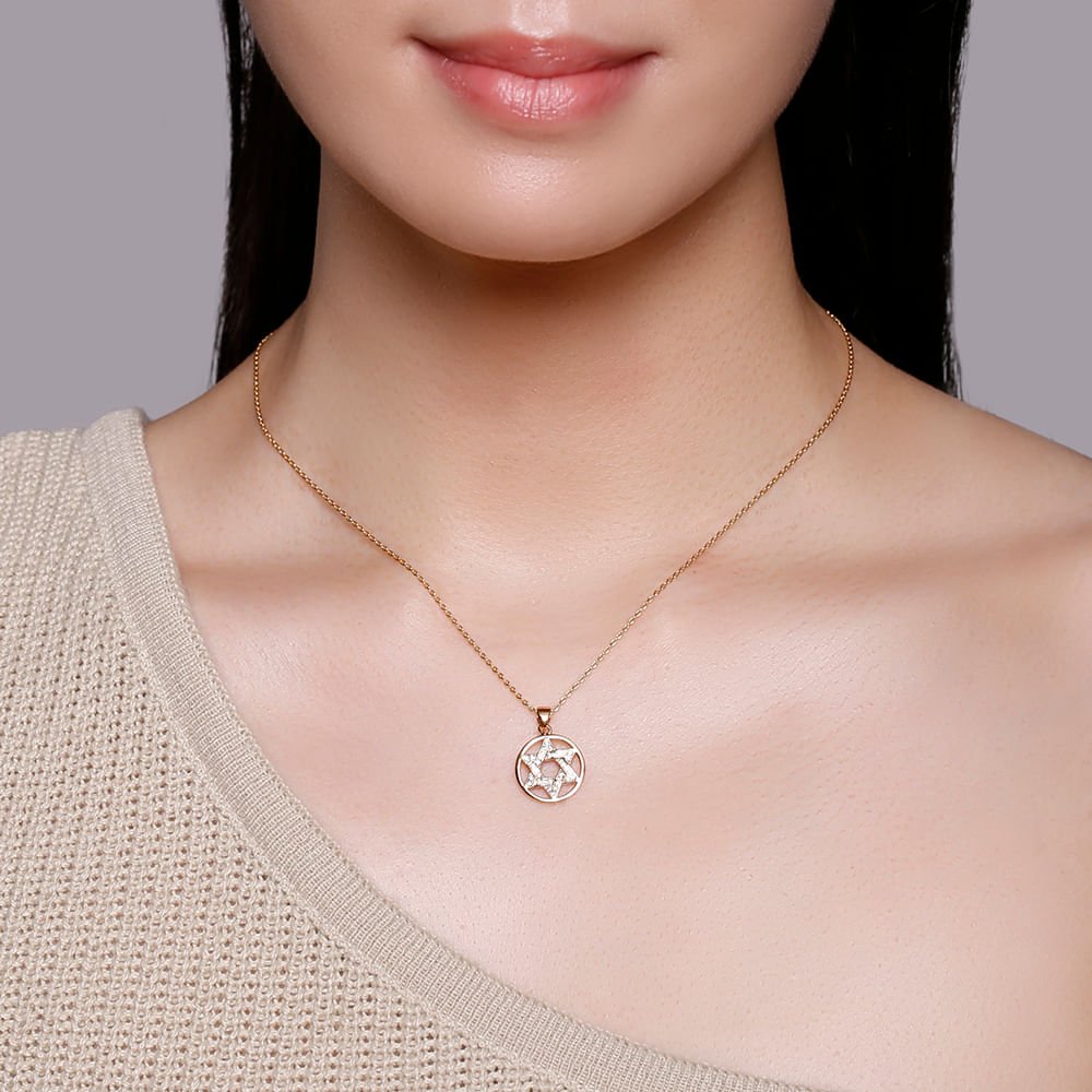 Colar estrela cravejada Dourado