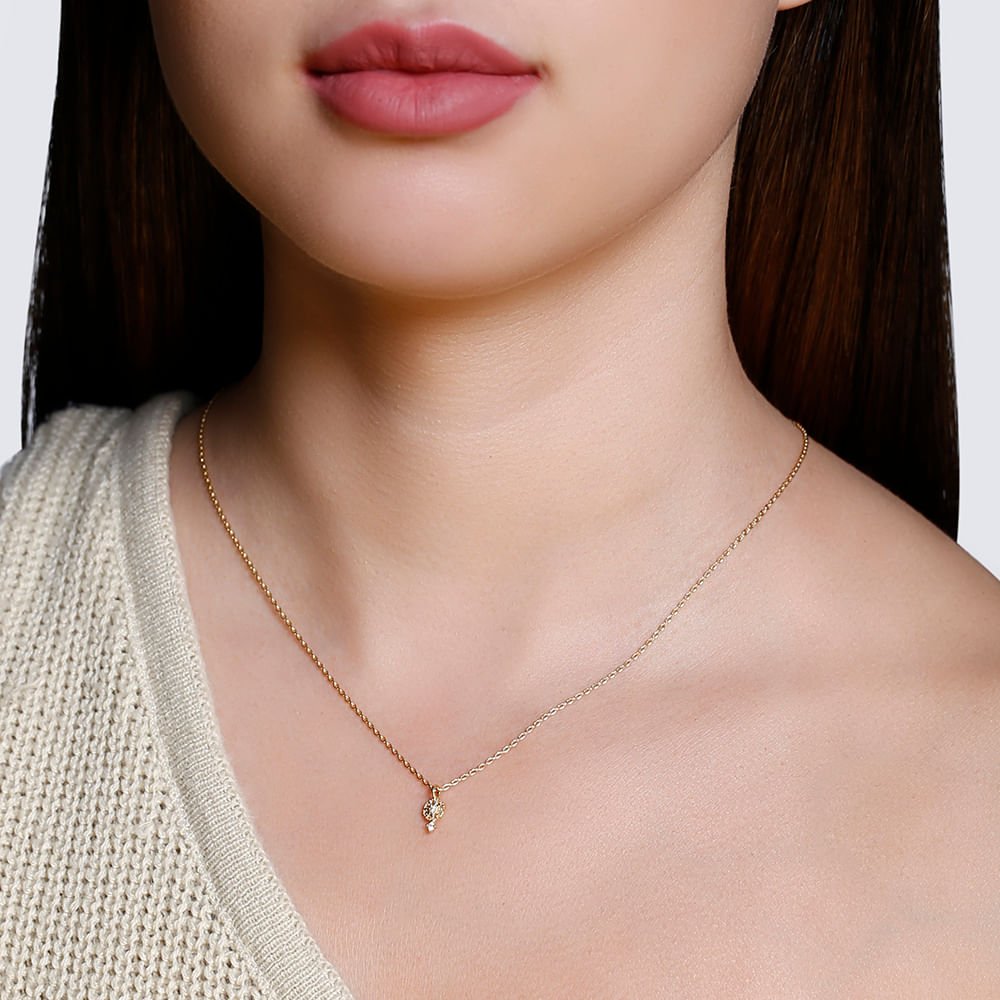 Colar de flor texturizado em zircônia Prata