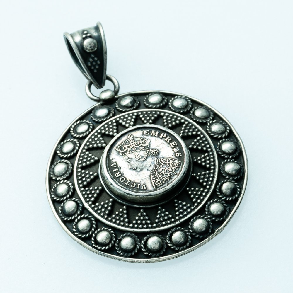 Pingente Bali Mandala Rainha Unissex Victória Prata