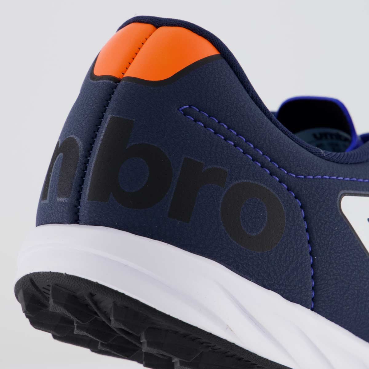 Chuteira Umbro Class+ Society Azul-Marinho e Branca Azul/Branco