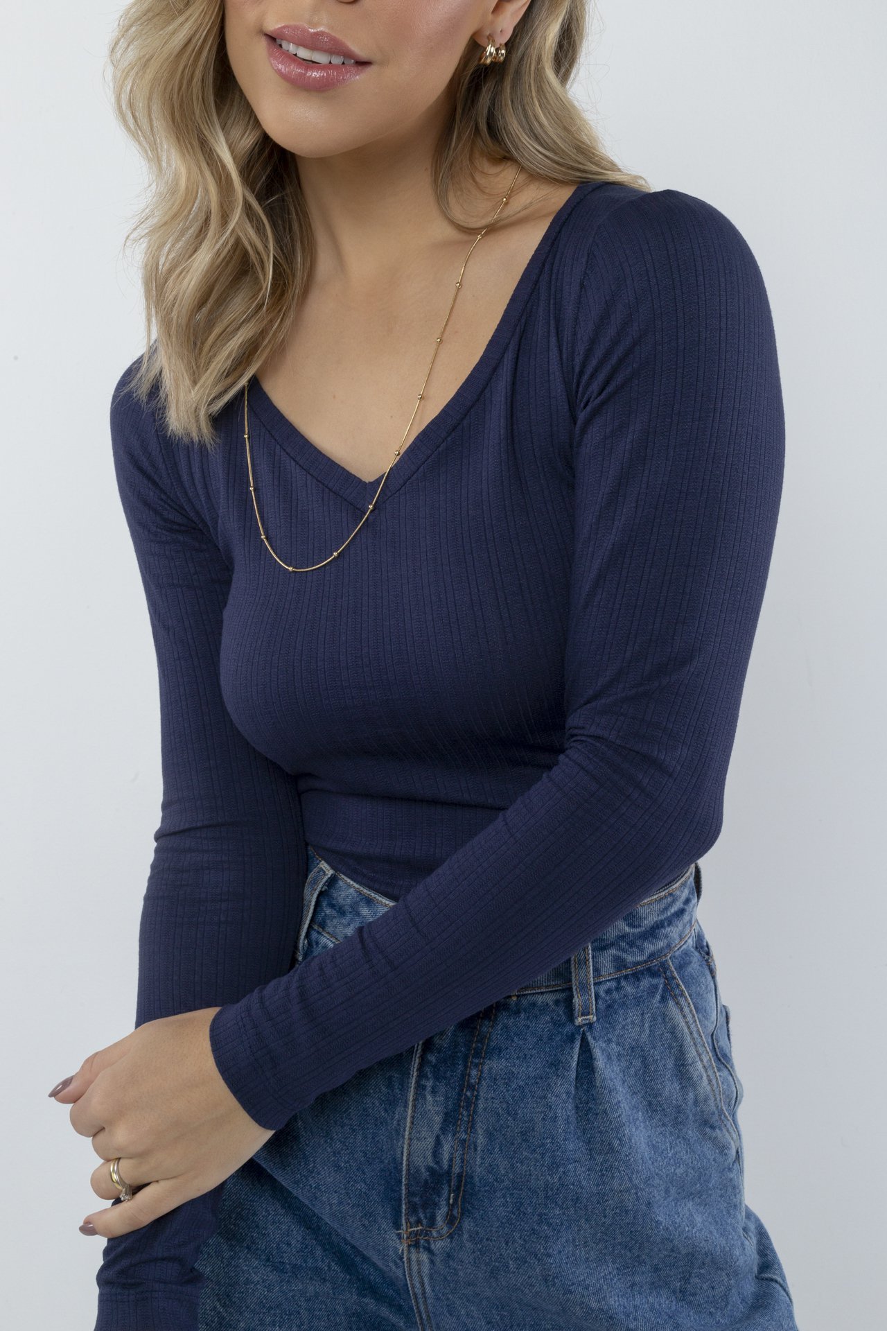 Blusa Azul Marinho Manga Longa Gola V Azul