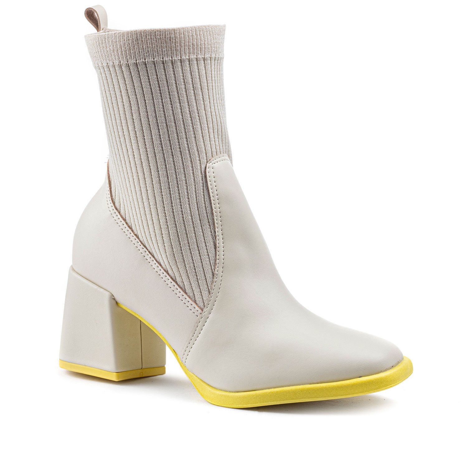 Bota Moleca Cano Curto Branco