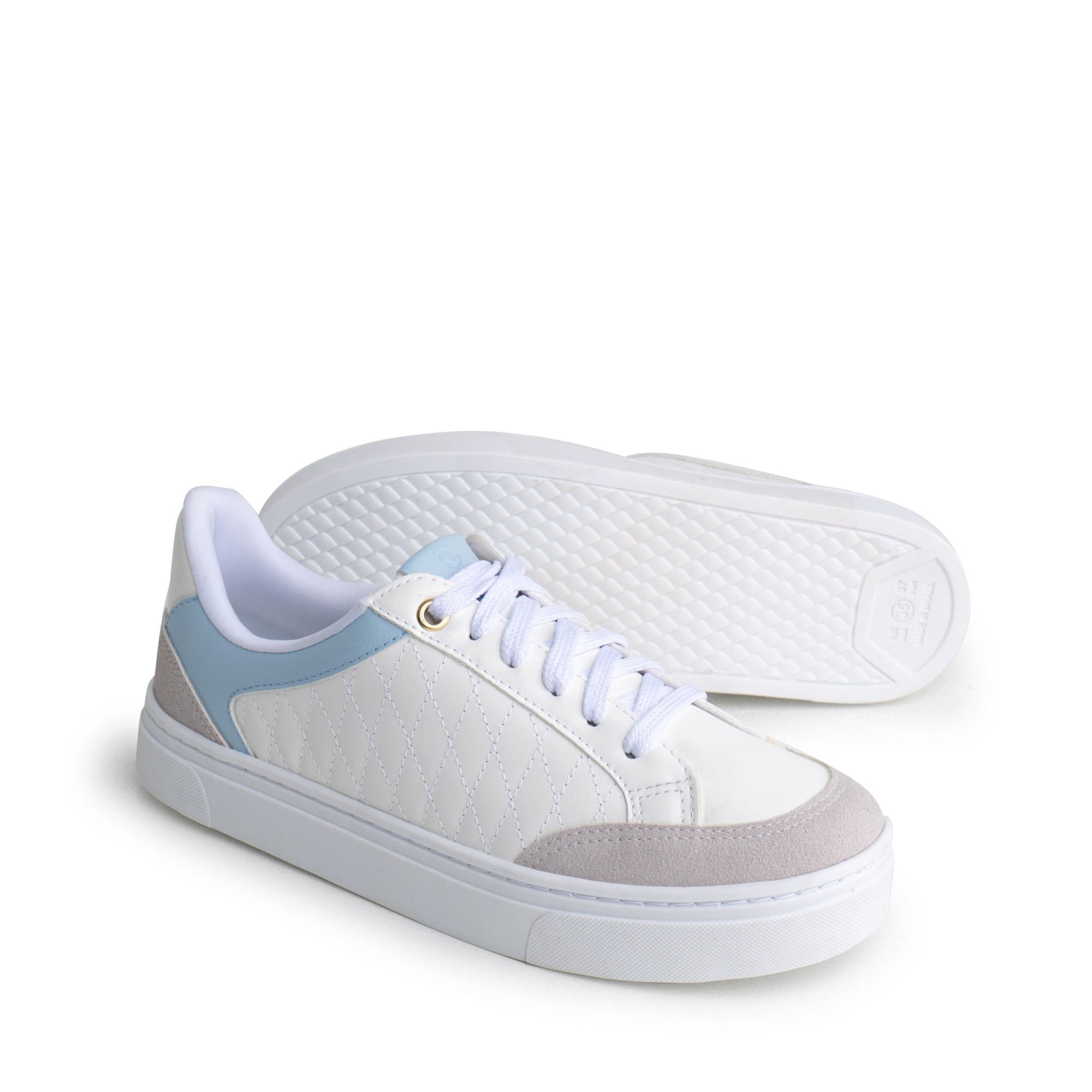 Tênis Flat Branco/Gelo/Light Blue/Ouro com costura matelassê 100060.07 ...