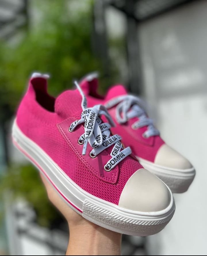 Tênis Giulia Domna Kinit Preto e Pink Cardaço Com Logo Rosa