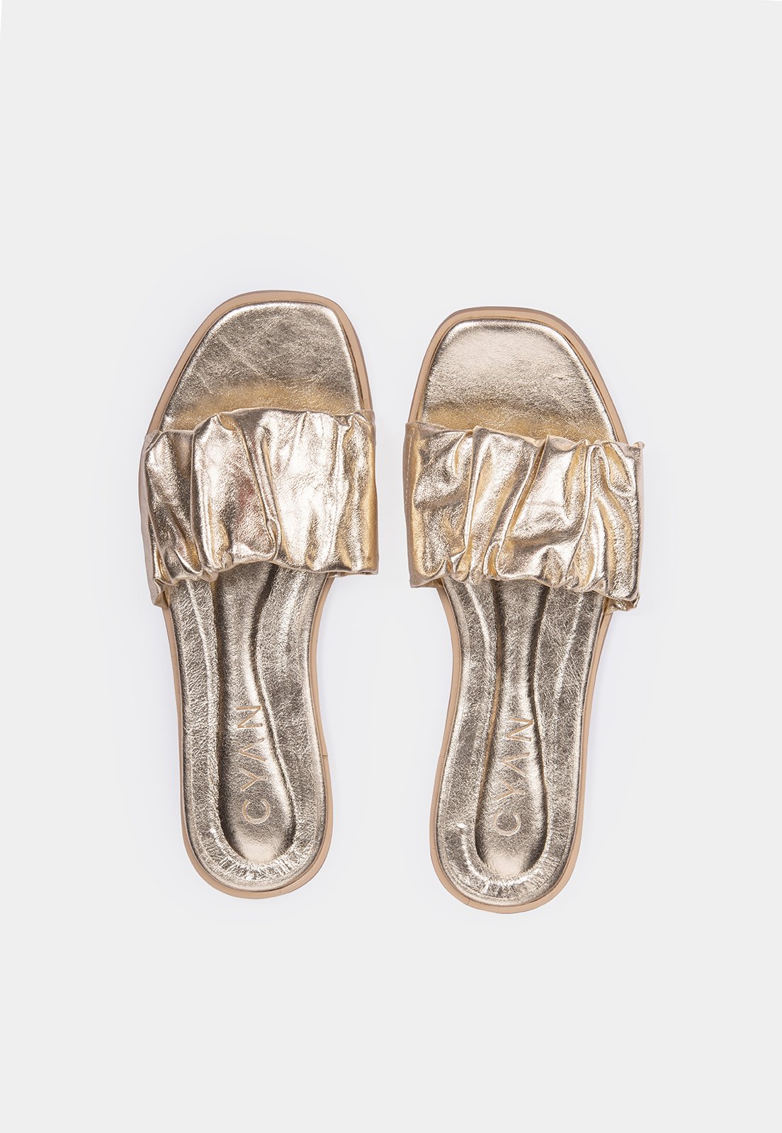 Sandália Cyan Shoes Flat Couro Franzida Feminino Dourado