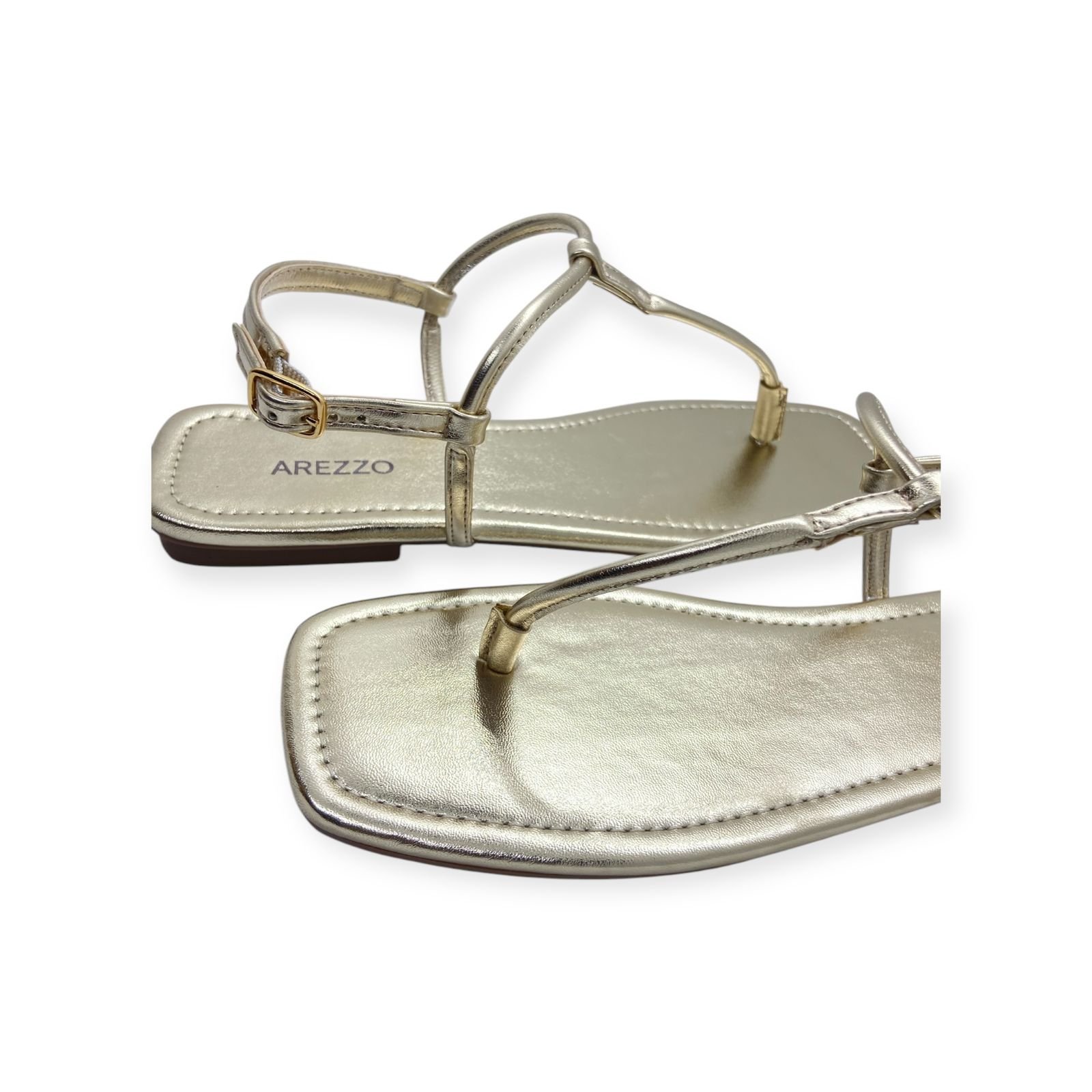 Sandalia Rasteira Feminina Arezzo Metalizada Tiras Slim Dourado Dourado
