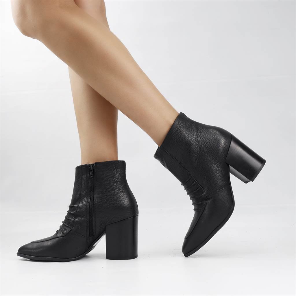 Bota Cano Baixo Salto Bloco Preto