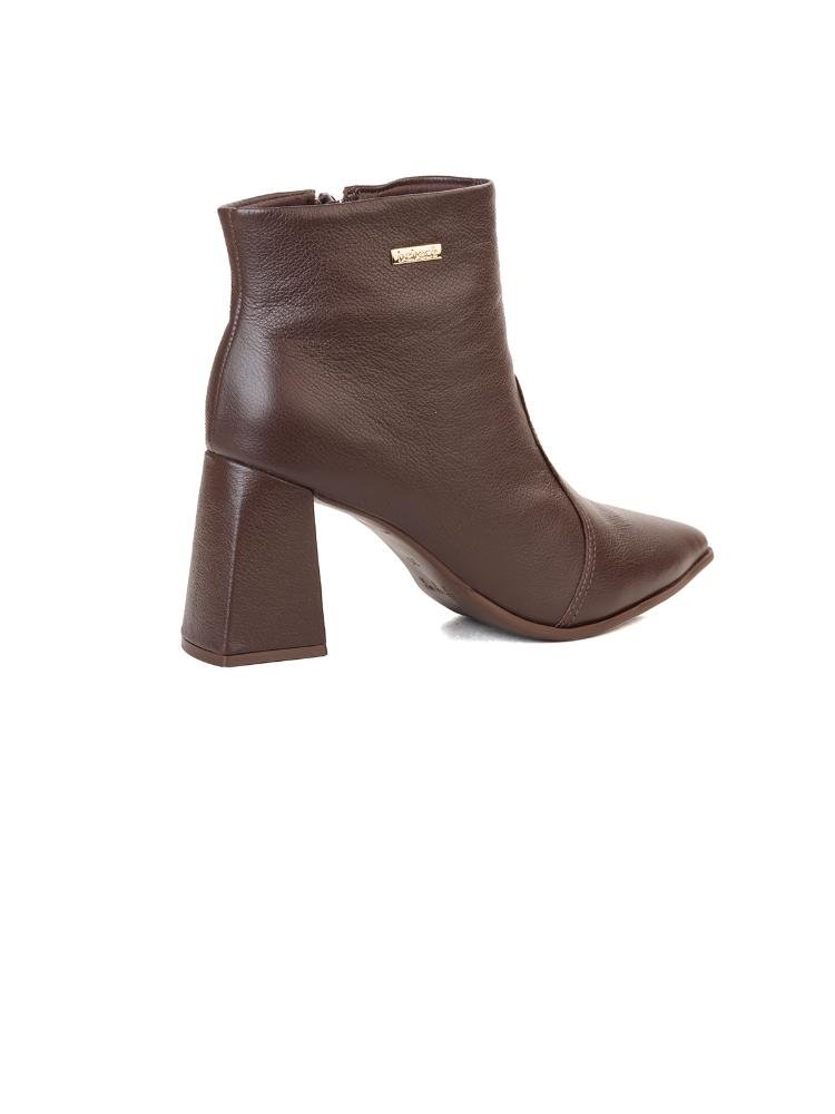 Bota Bebecê Ankle Boot Bico Fino em Couro com Placa de Metal Delicada ...