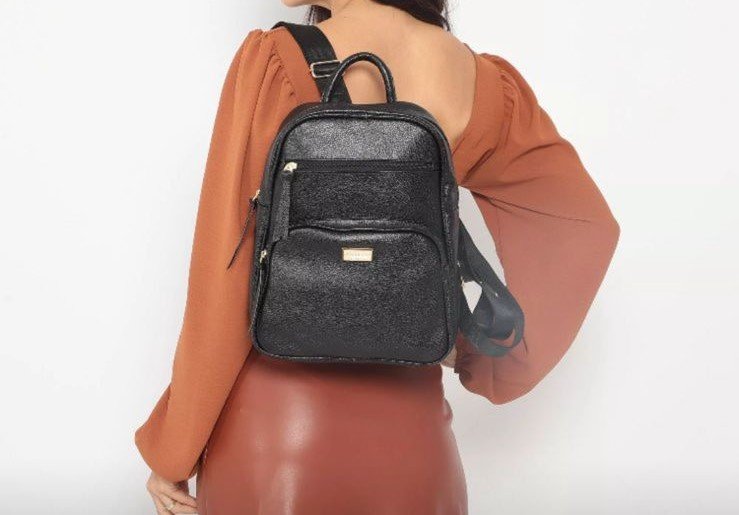 MOCHILA FEMININA EM COURO Preto